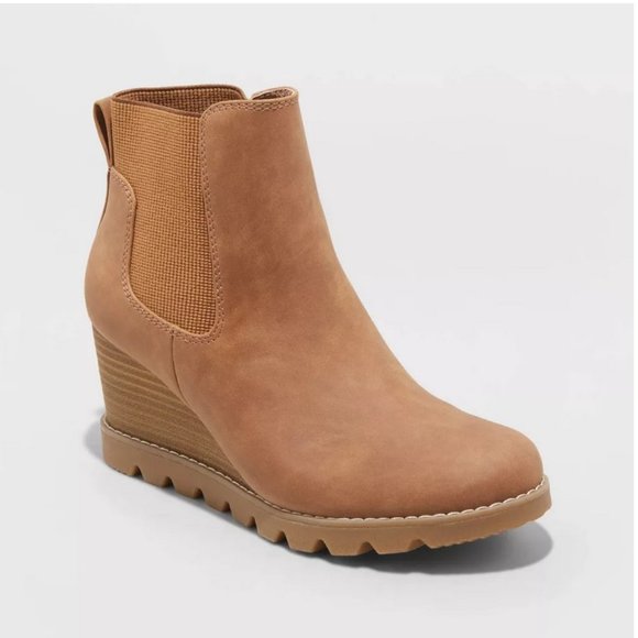 Universal Thread | Shoes | Womens Linda Wedge Chelsea Boots Universal ...